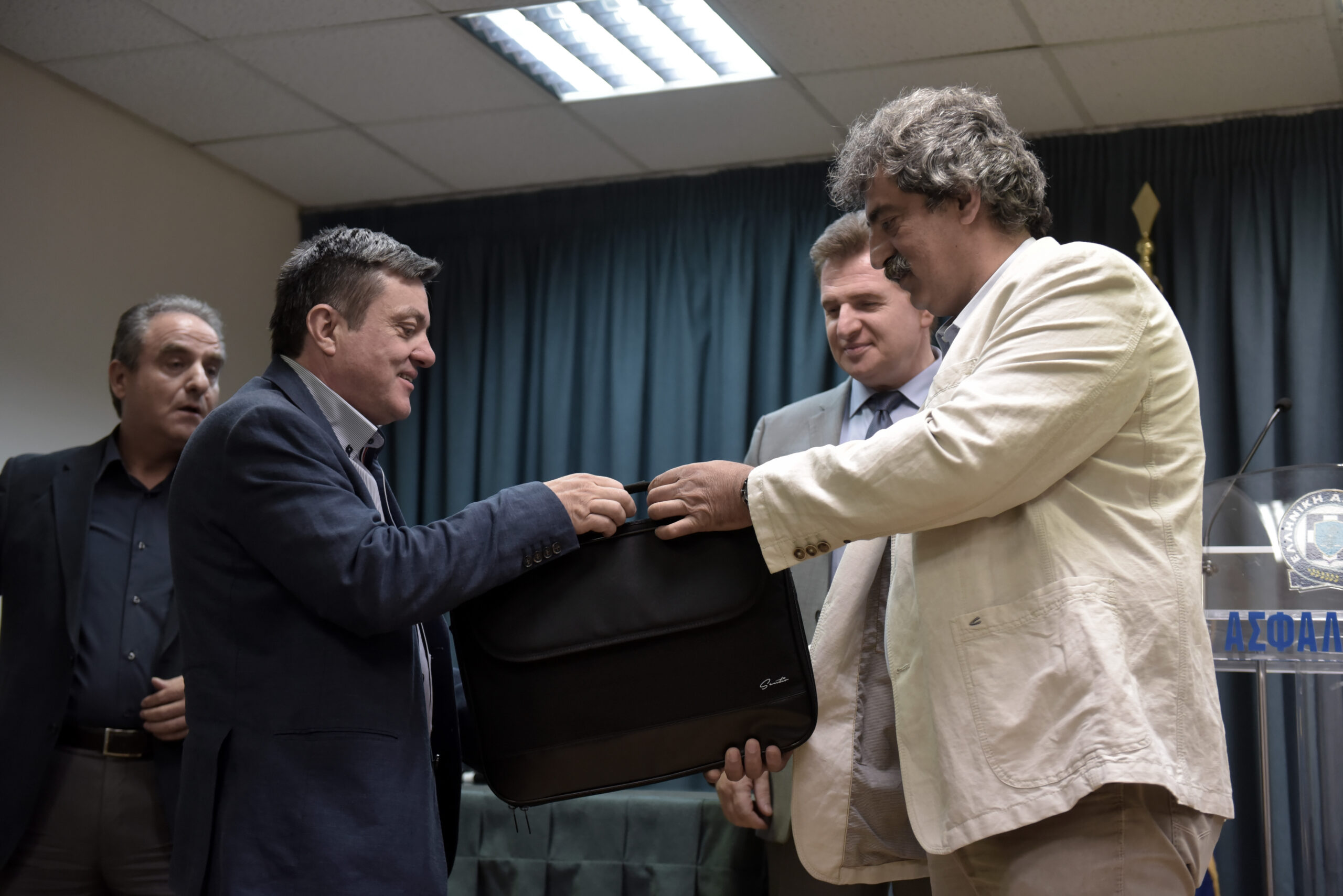 Επιστράφηκαν τα ιατρικά μηχανήματα που είχαν κλαπεί από τέσσερα ...