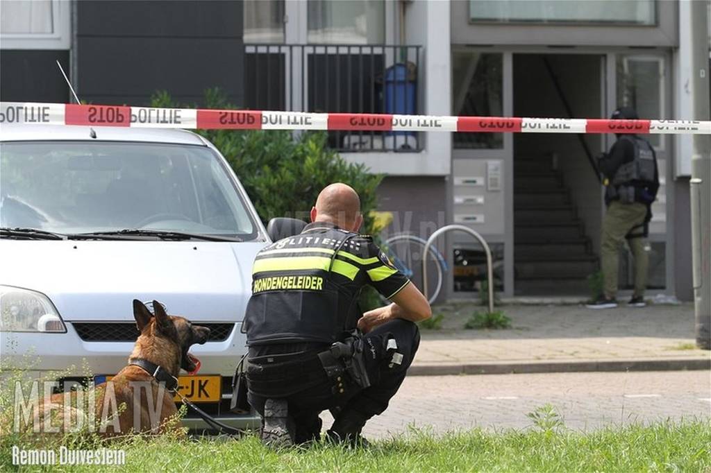 Συναγερμός στην Ολλανδία: Άντρας με τσεκούρι που φώναζε «ο Θεός είναι ...